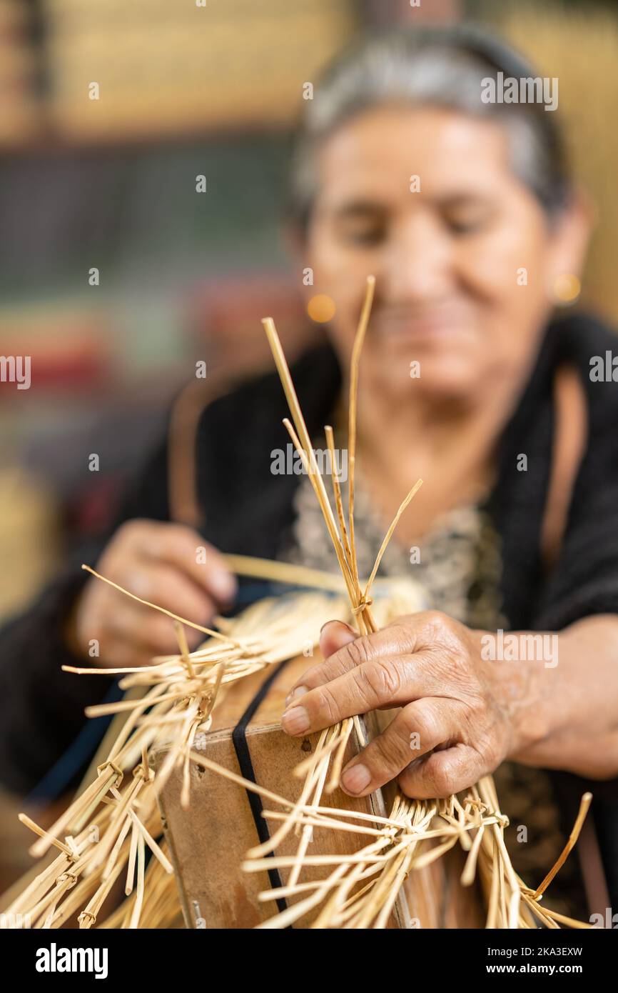 Hispanic weaving hi-res stock photography and images - Alamy