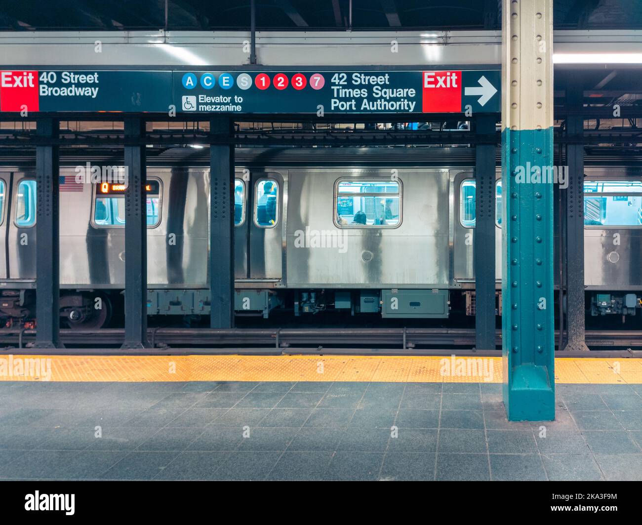 America railway signs platform hi-res stock photography and images - Alamy