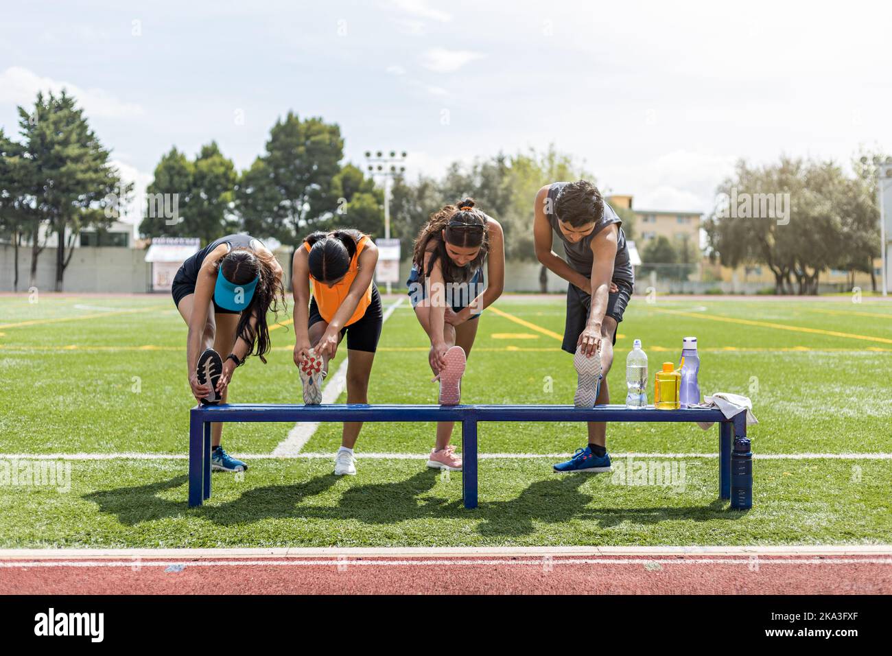 Athletes track bend hi-res stock photography and images - Alamy