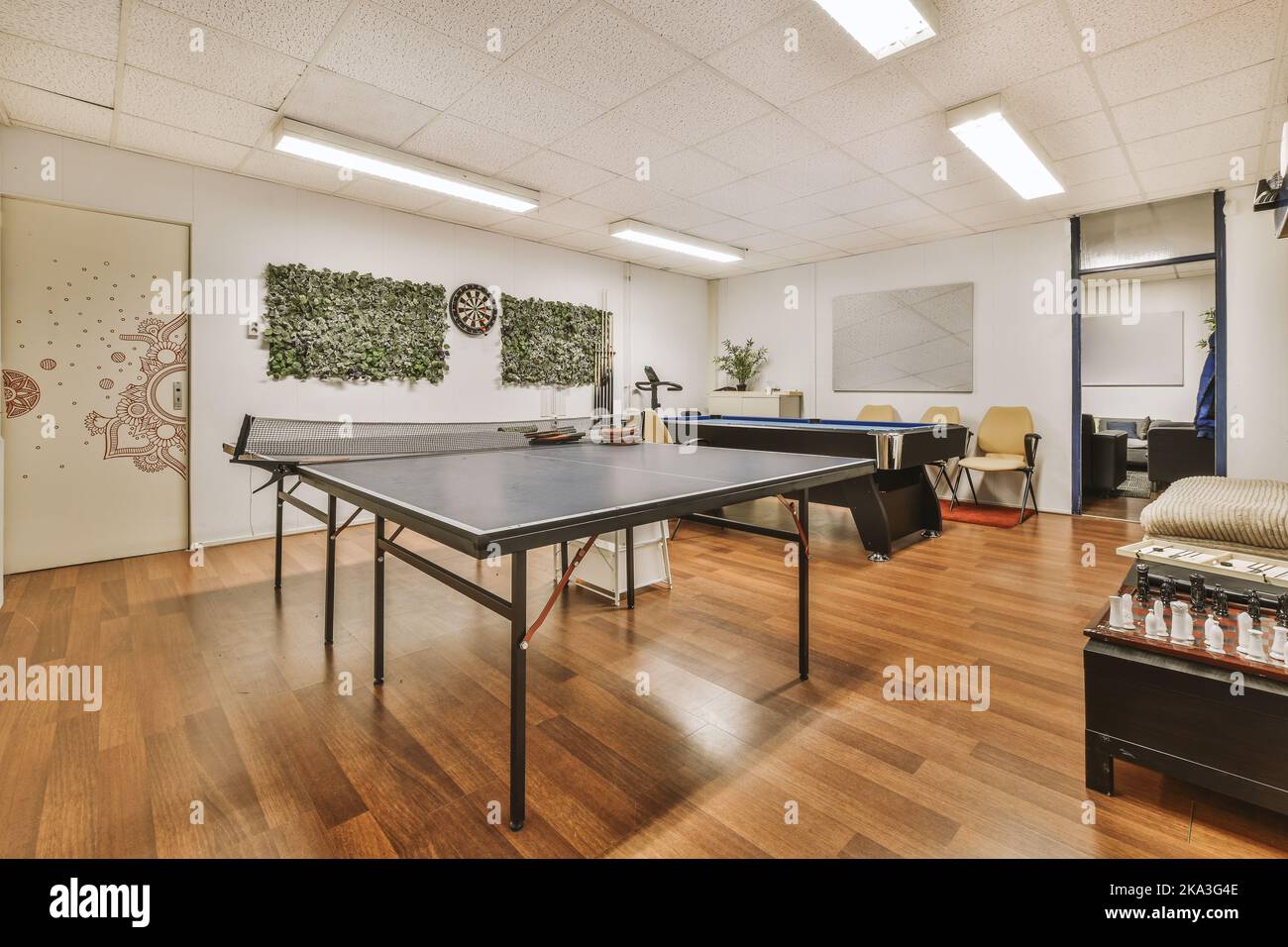 Business area ping pong hi-res stock photography and images - Alamy