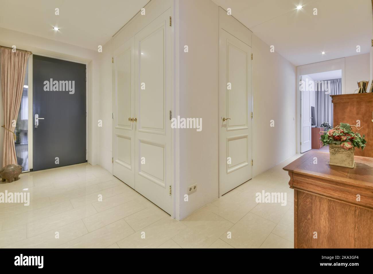 Interior passage way with white walls in modern house Stock Photo - Alamy