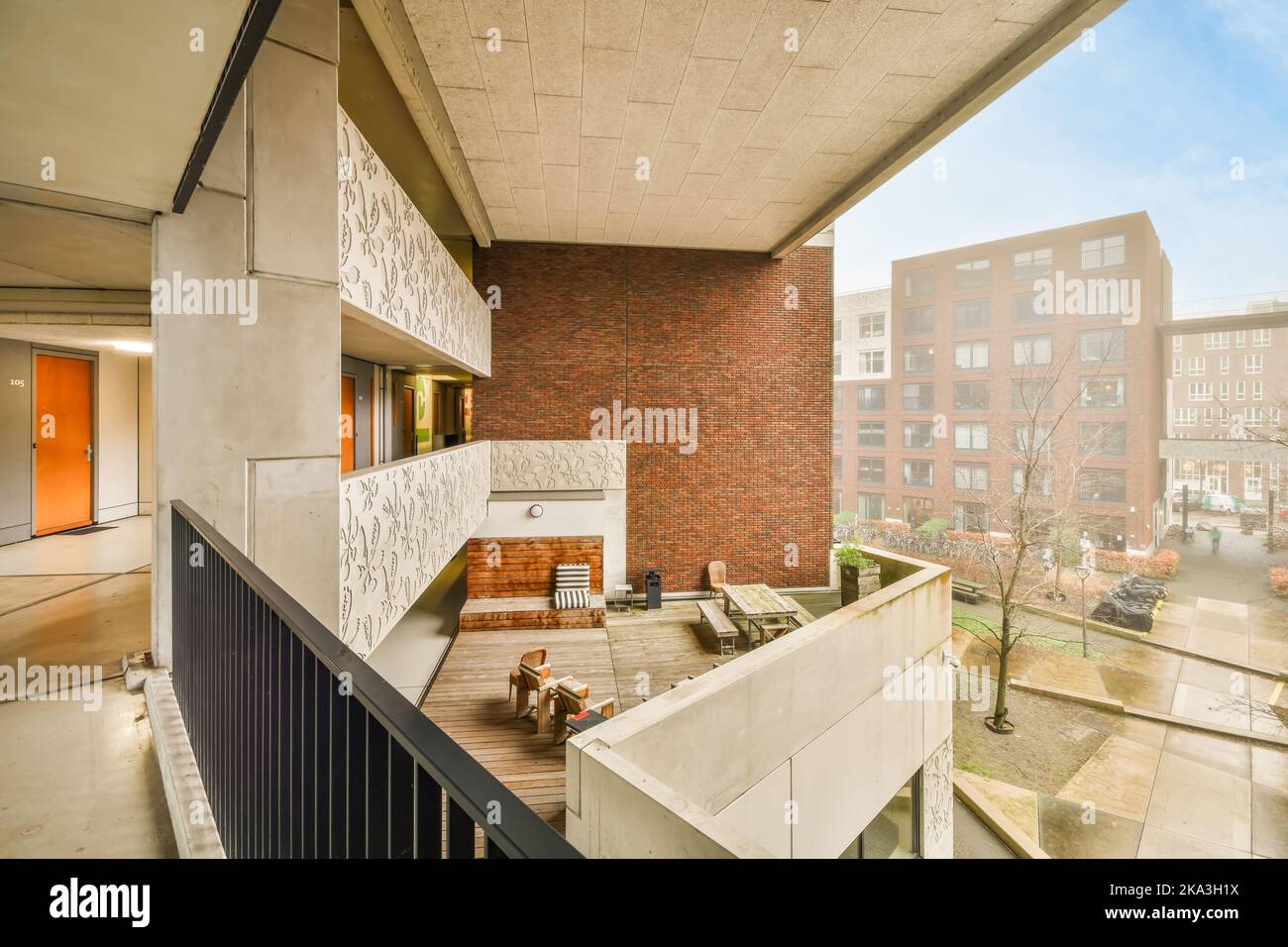 Metal mesh fencing against modern hi-res stock photography and images ...