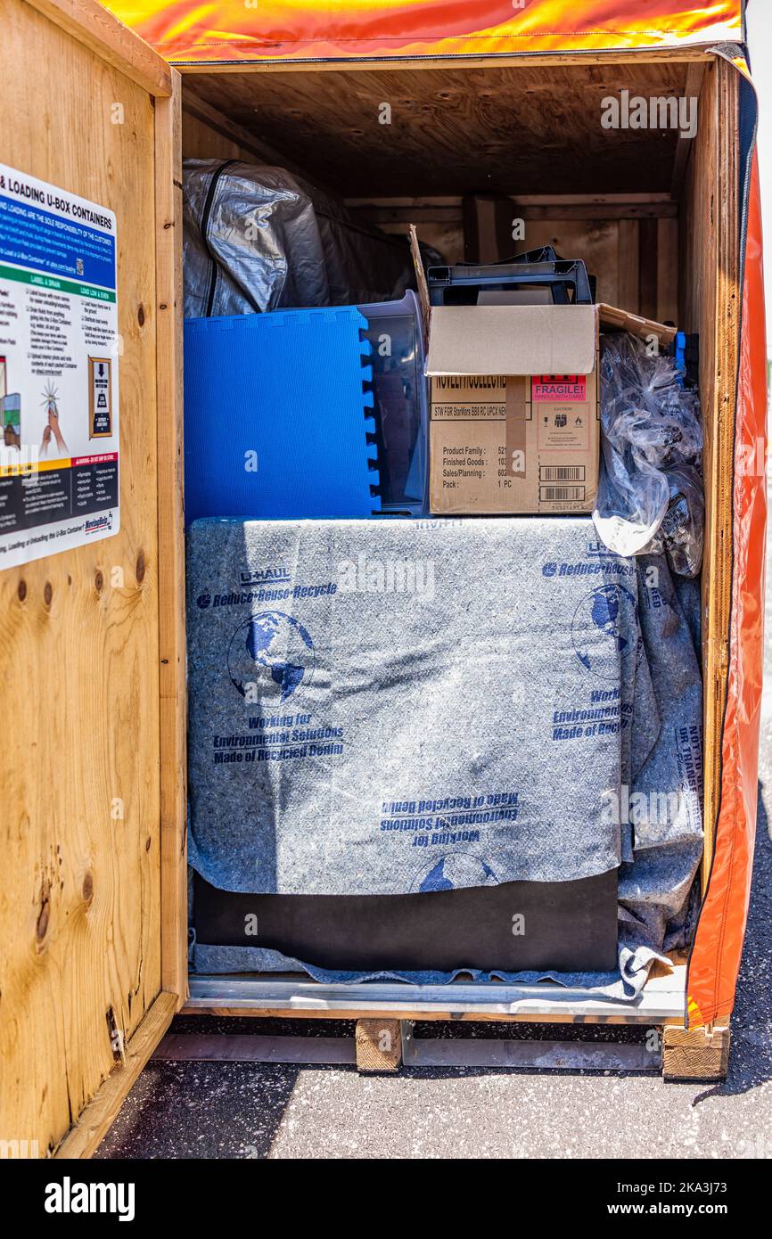 Self loading container ship hi-res stock photography and images - Alamy