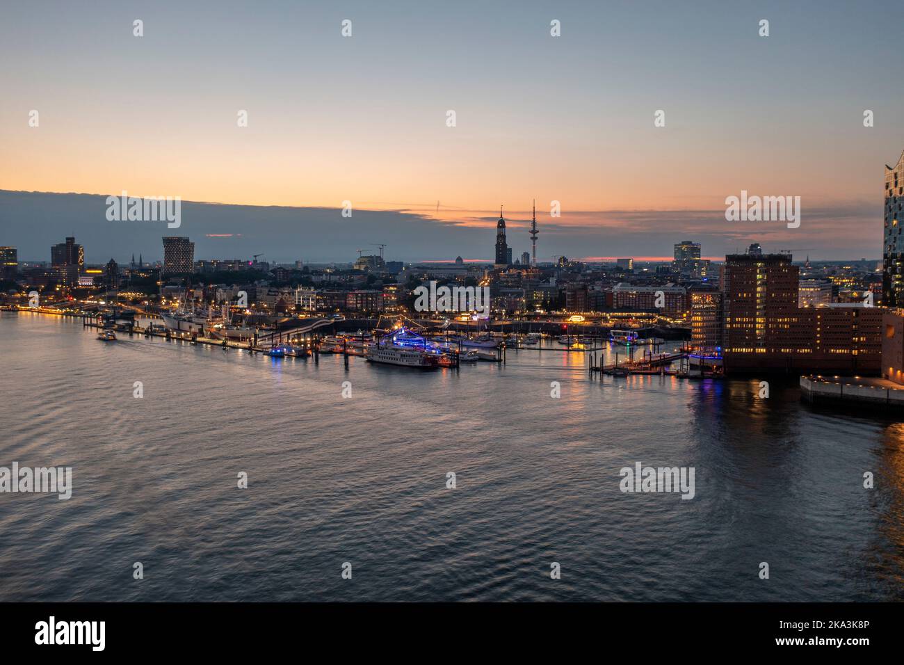 Elbphilharmonie bei hafencity hi-res stock photography and images - Alamy