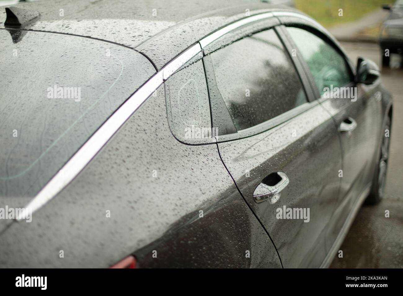 Black mercedes car in rain hi-res stock photography and images - Alamy