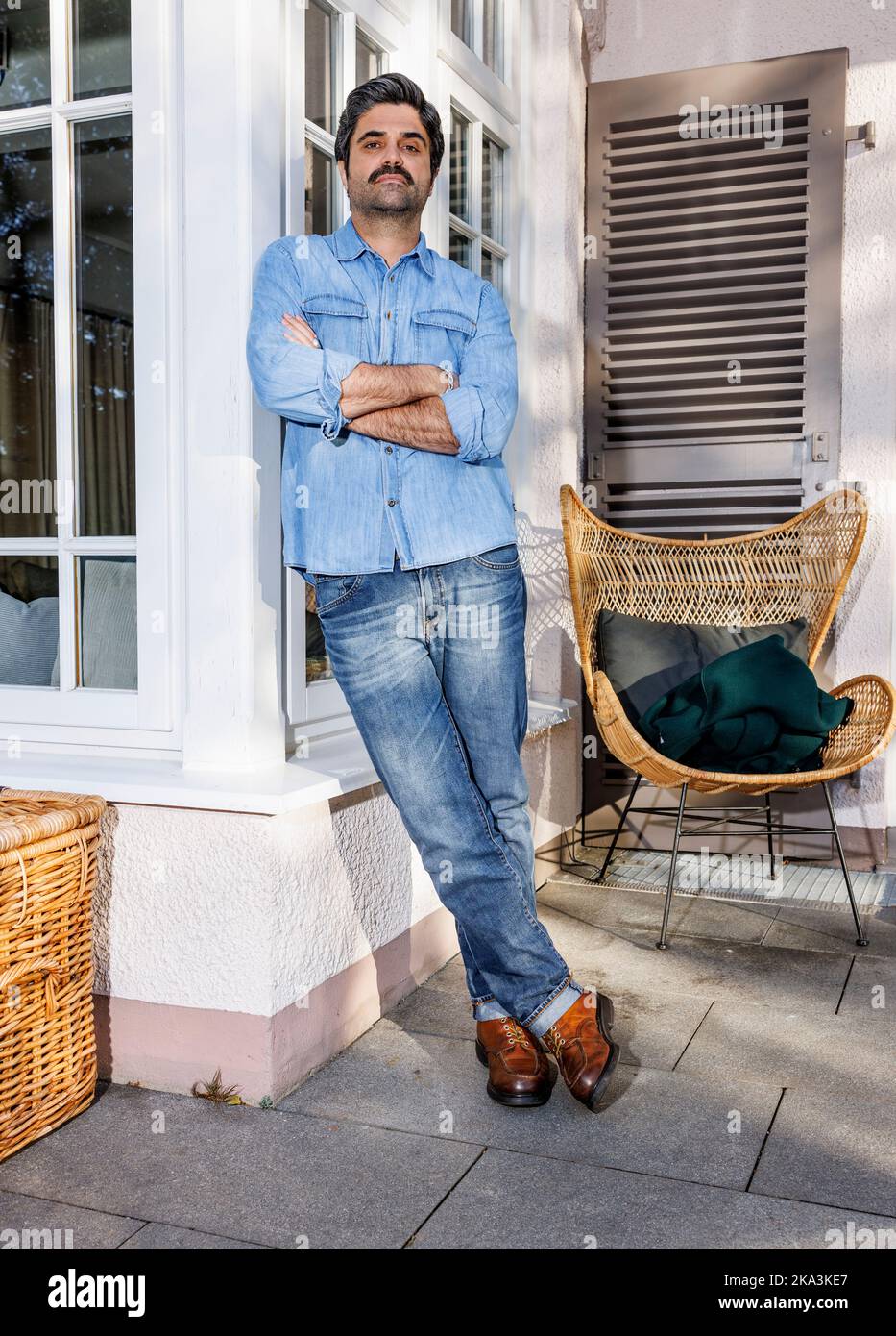10 October 2022, Hamburg: Actor Maximilian Grill is on the set of the ...