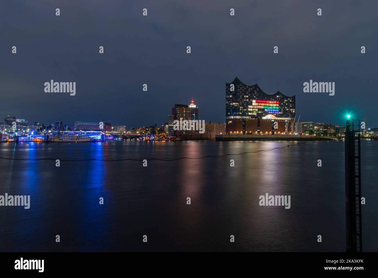 Elbphilharmonie bei hafencity hi-res stock photography and images - Alamy