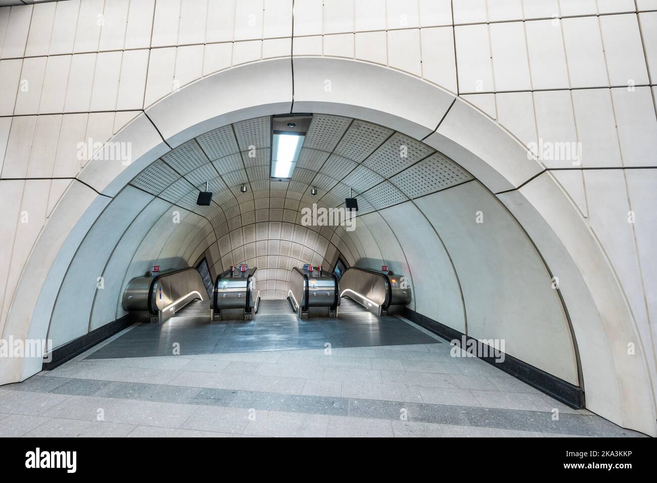 Elizabeth line stations hi-res stock photography and images - Alamy