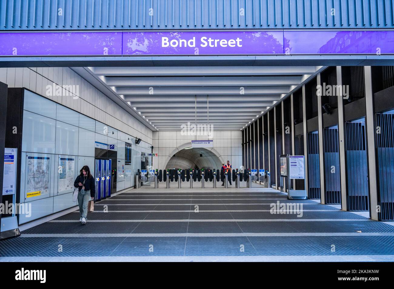 London, UK. 31st Oct, 2022. The Elizabeth line (crossrail) Bond Street ...