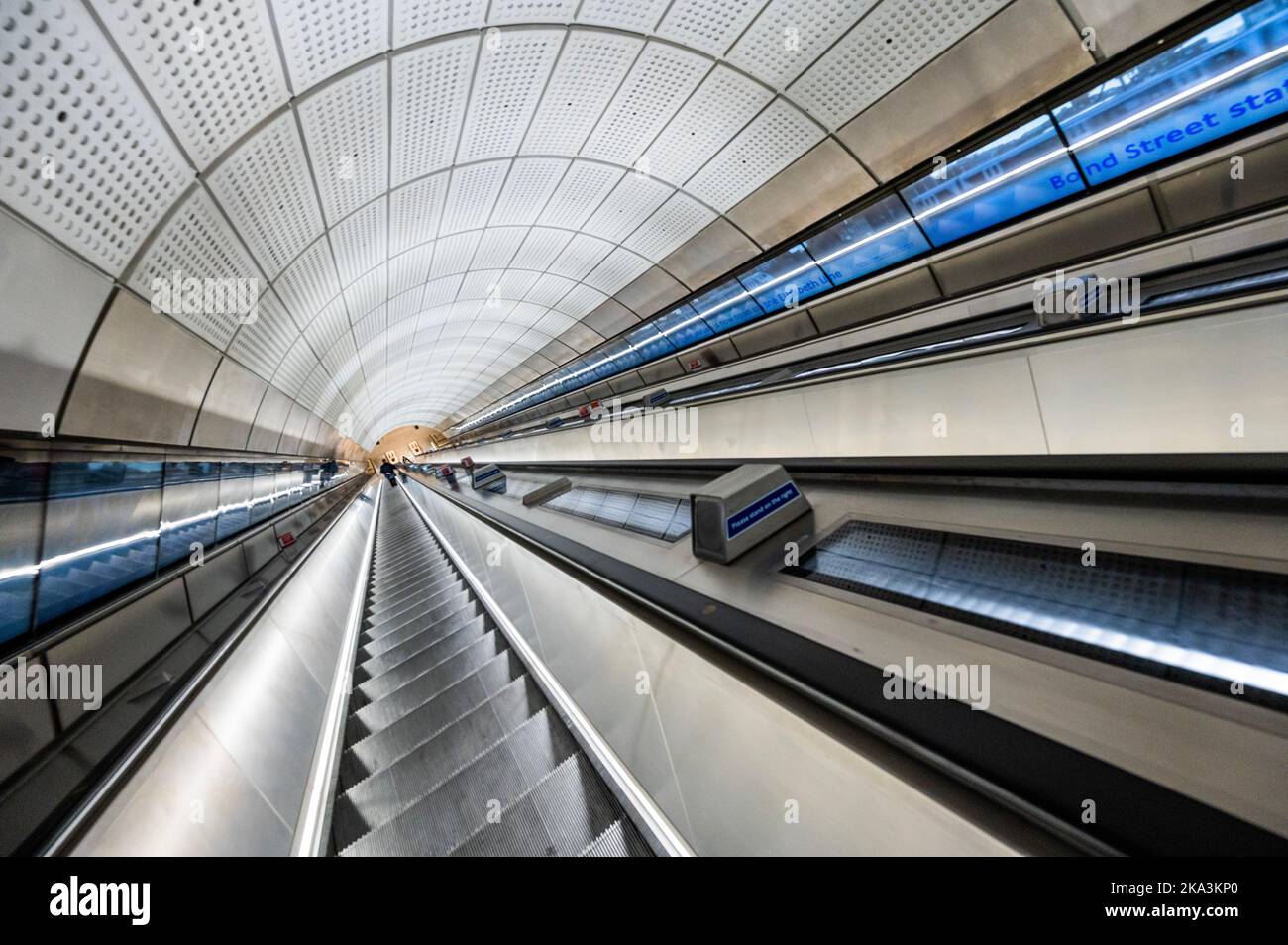 London, UK. 31st Oct, 2022. The Elizabeth line (crossrail) Bond Street ...