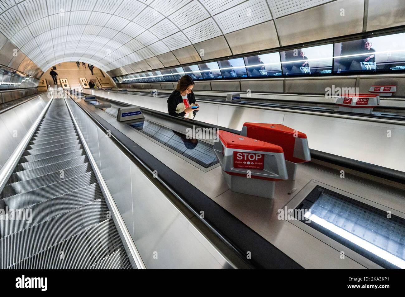 London, UK. 31st Oct, 2022. The Elizabeth line (crossrail) Bond Street ...