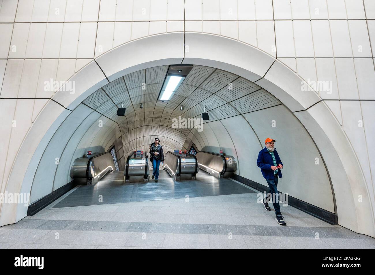 London, UK. 31st Oct, 2022. The Elizabeth line (crossrail) Bond Street ...