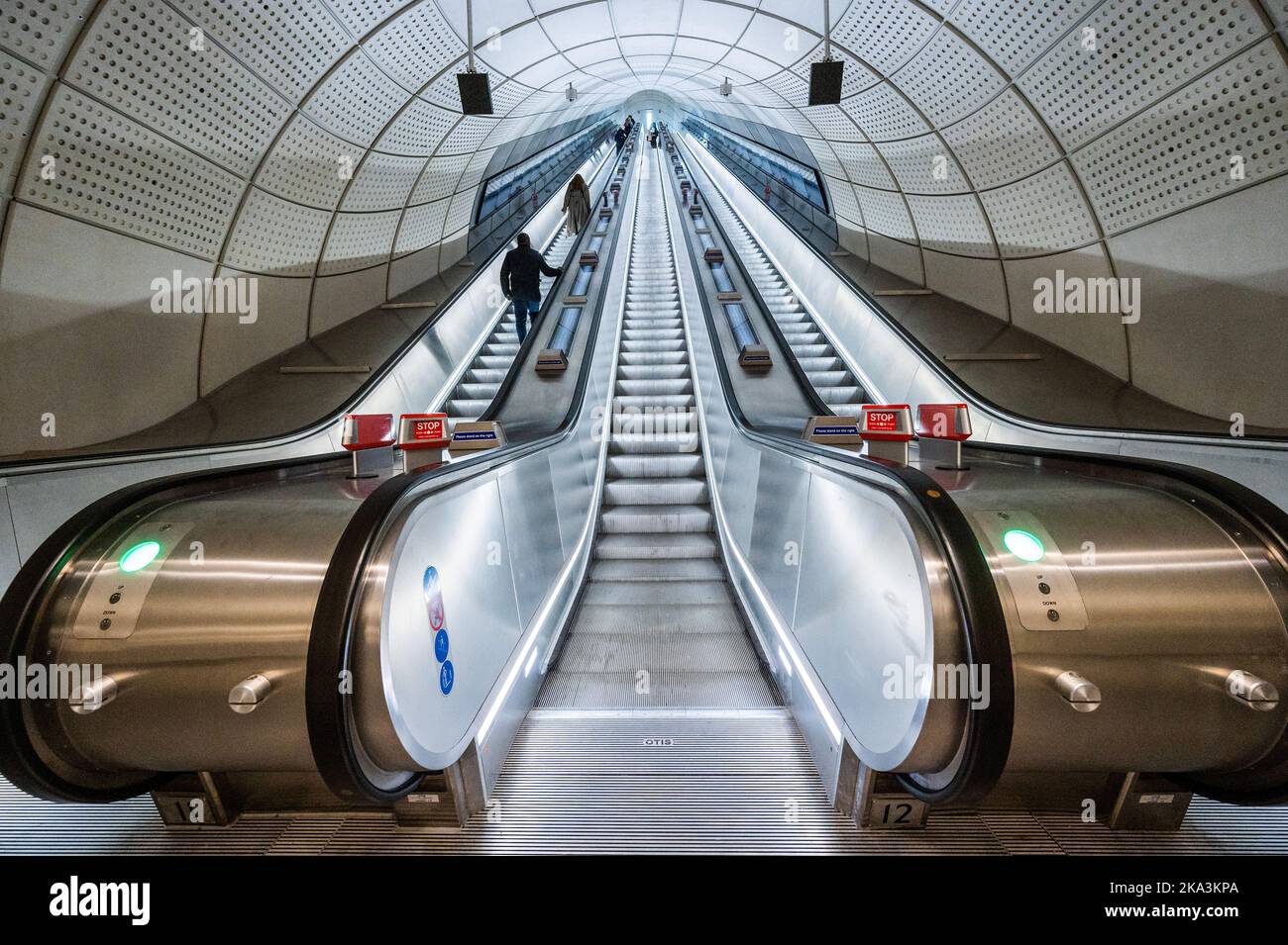 London, UK. 31st Oct, 2022. The Elizabeth line (crossrail) Bond Street ...