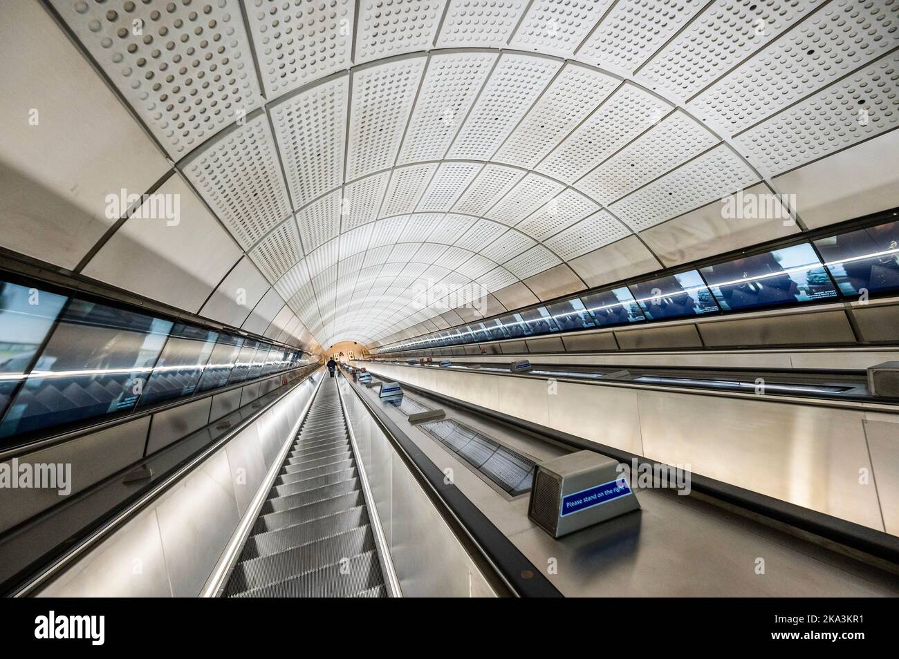 London, UK. 31st Oct, 2022. The Elizabeth line (crossrail) Bond Street ...