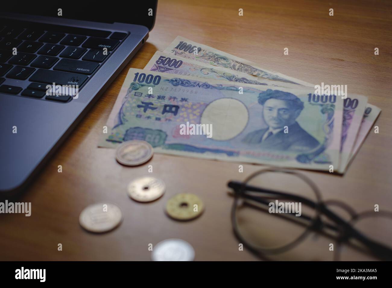 Group japanese bank note hi-res stock photography and images - Alamy