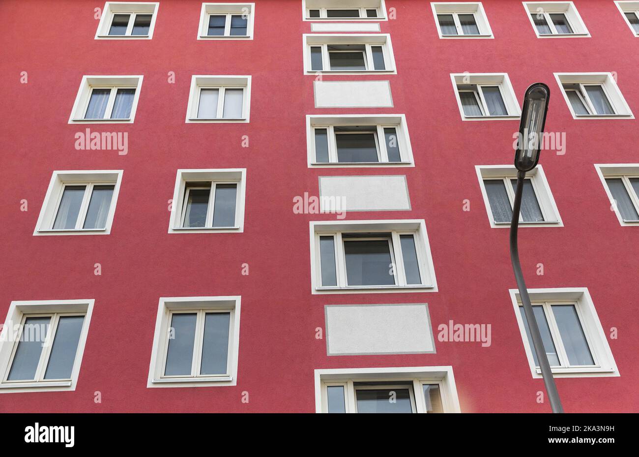 Red facade hi-res stock photography and images - Alamy