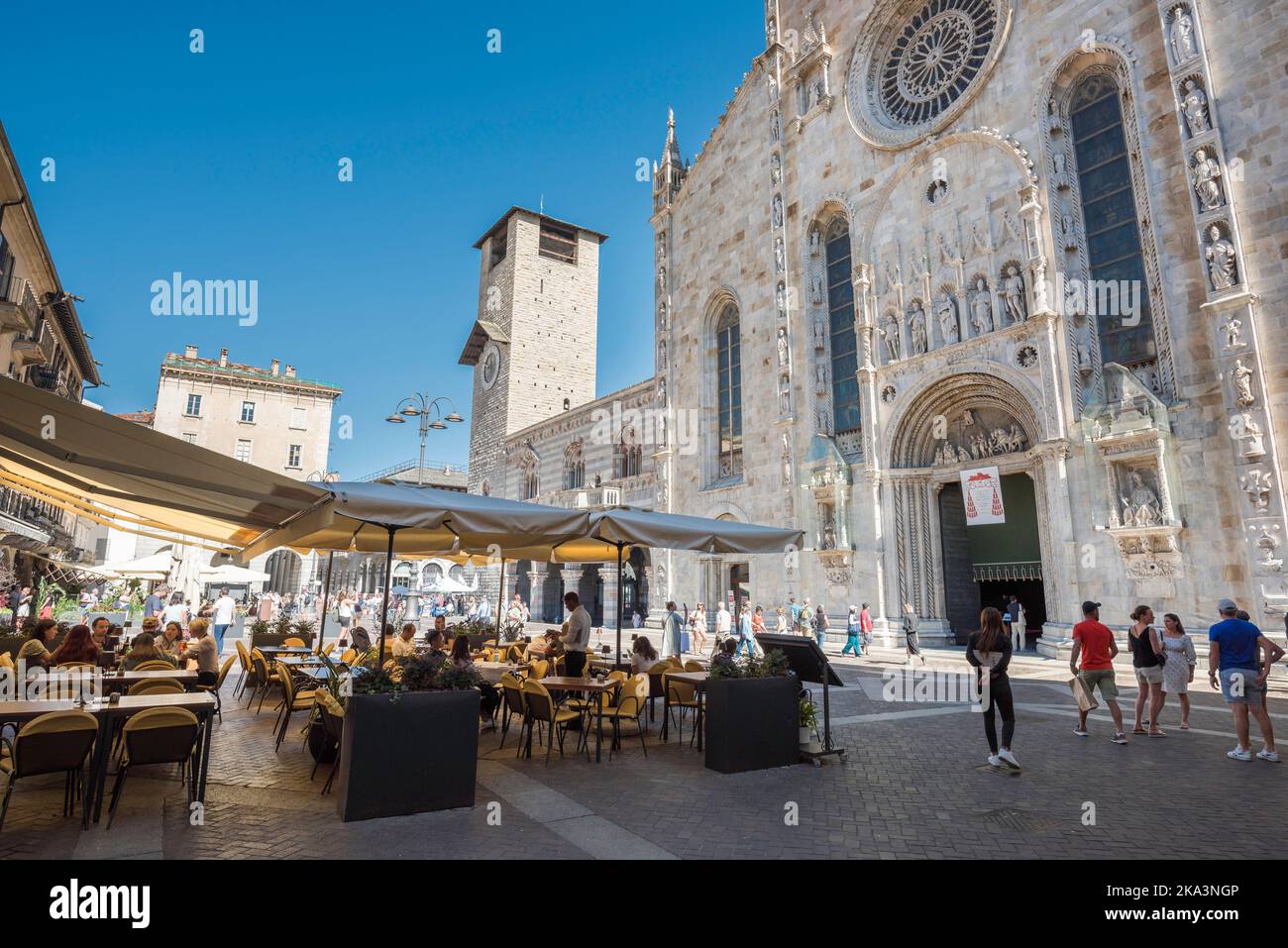 Piazza Duomo Como, view in summer of the scenic Piazza Duomo showing ...