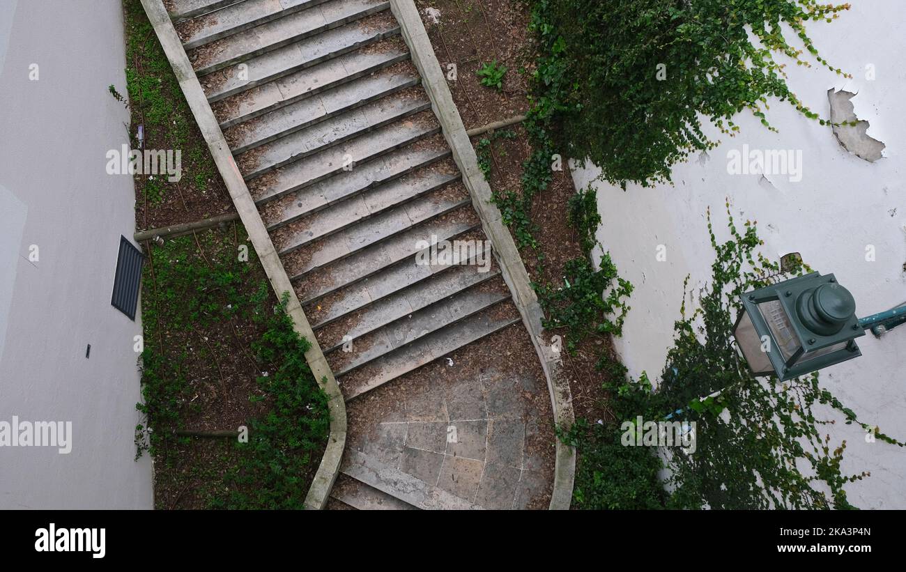Stone stairs between two white walls and bushes Stock Photo - Alamy