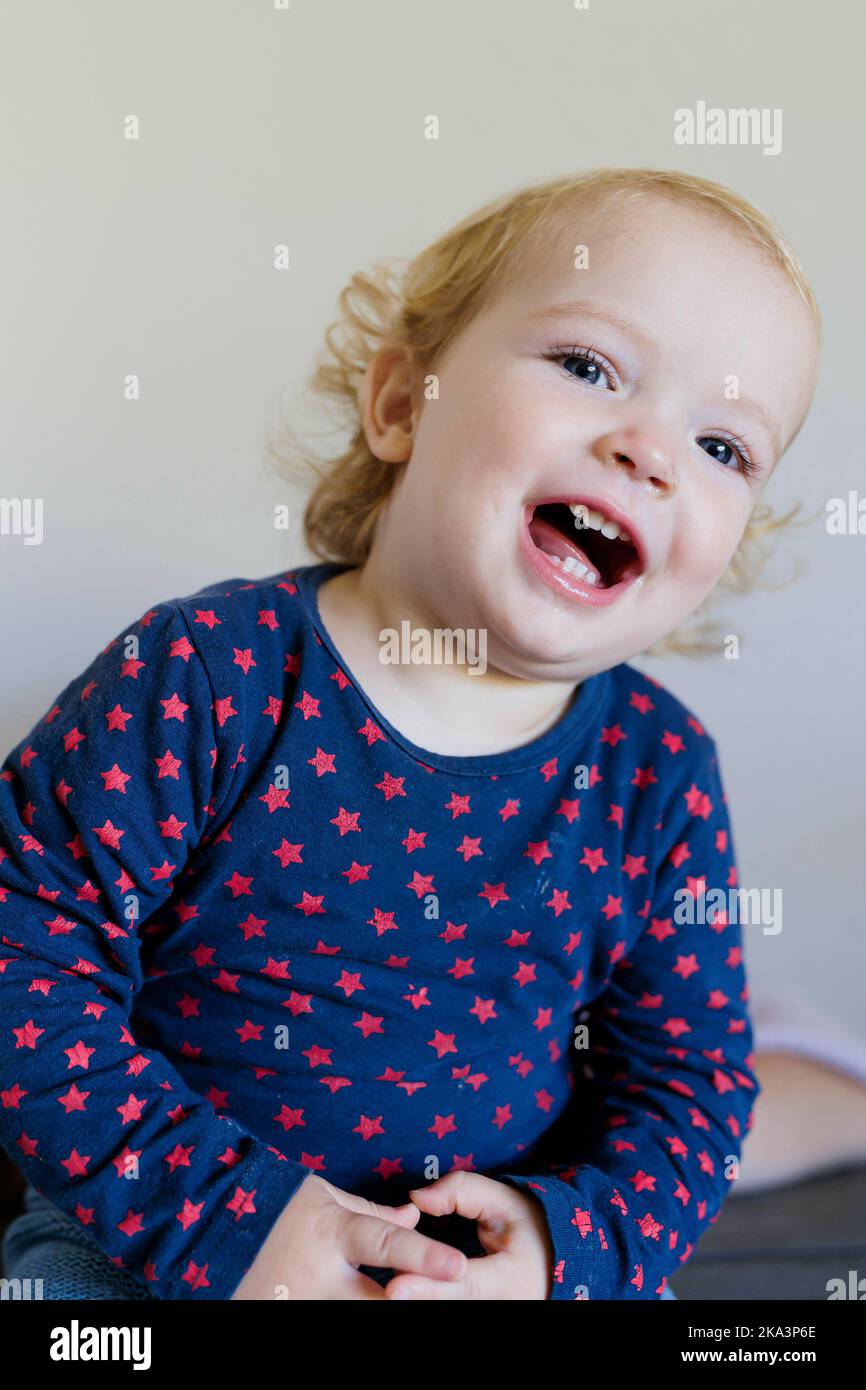 Bonn, Deutschland. 09th Oct, 2022. Bonn, 09.10.2022. Toddler one and a ...