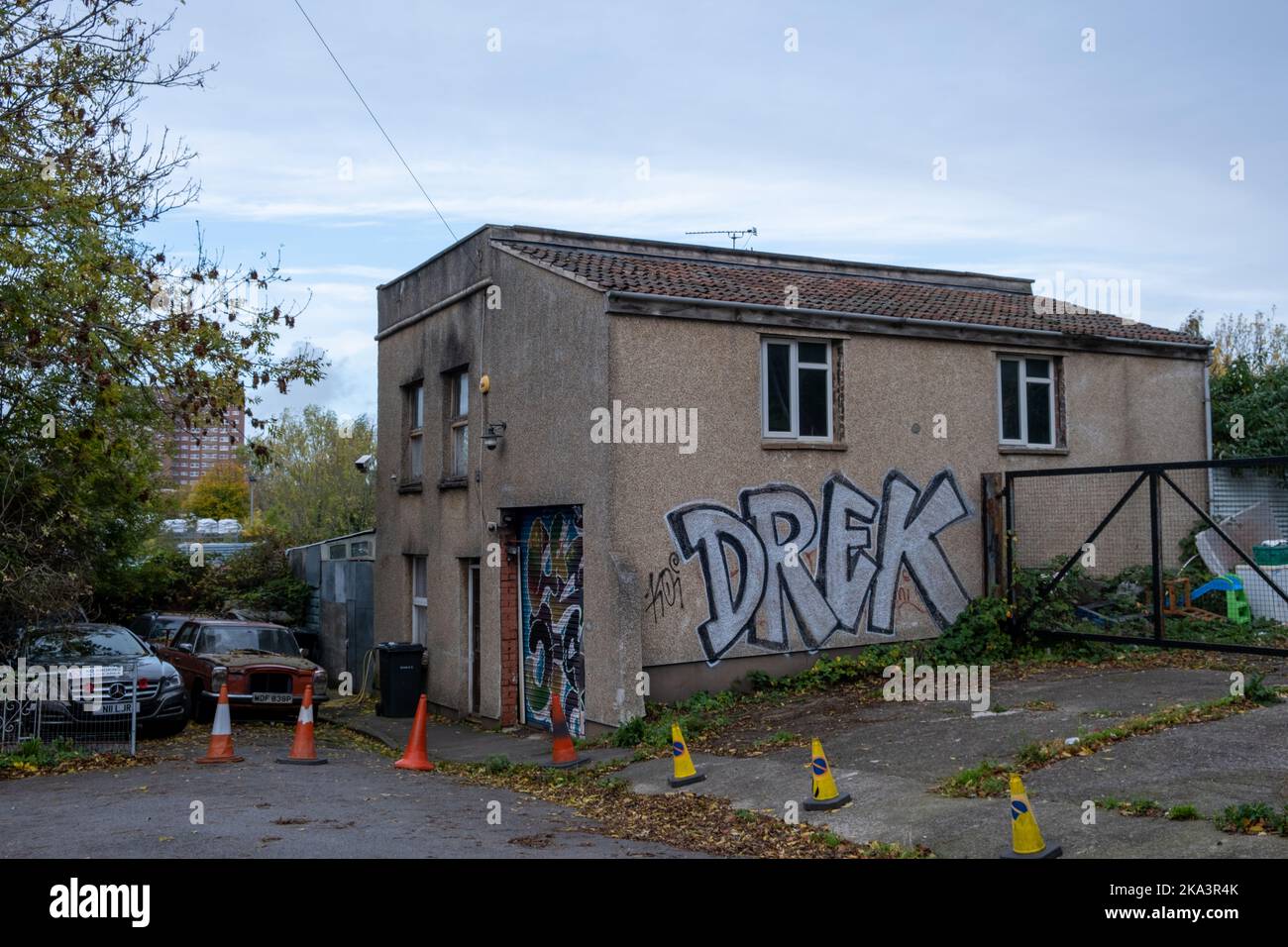 Derelict house with graffiti Stock Photo - Alamy