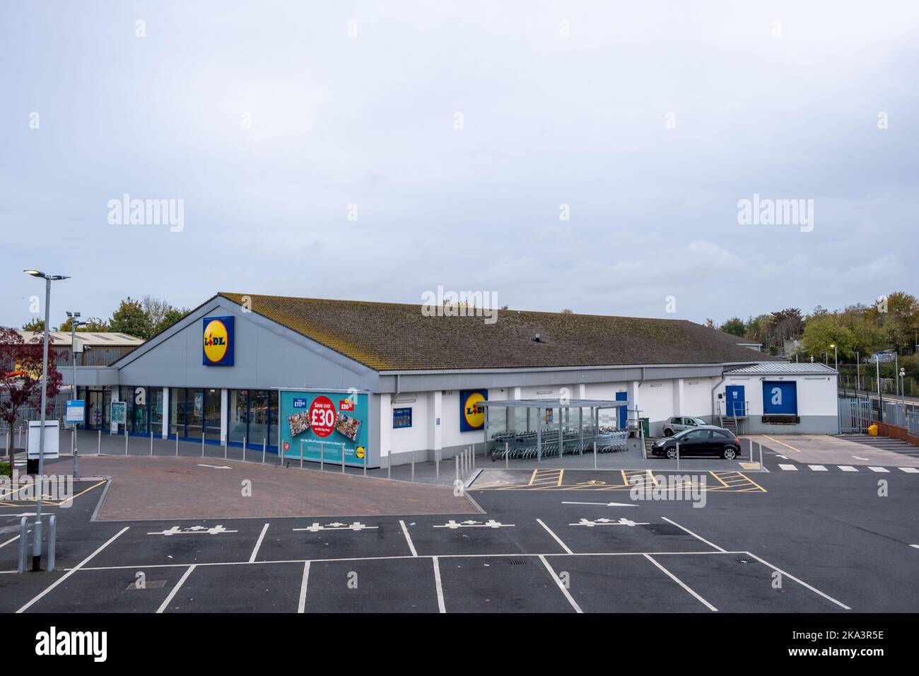 Lidl uk entrance hi-res stock photography and images - Alamy