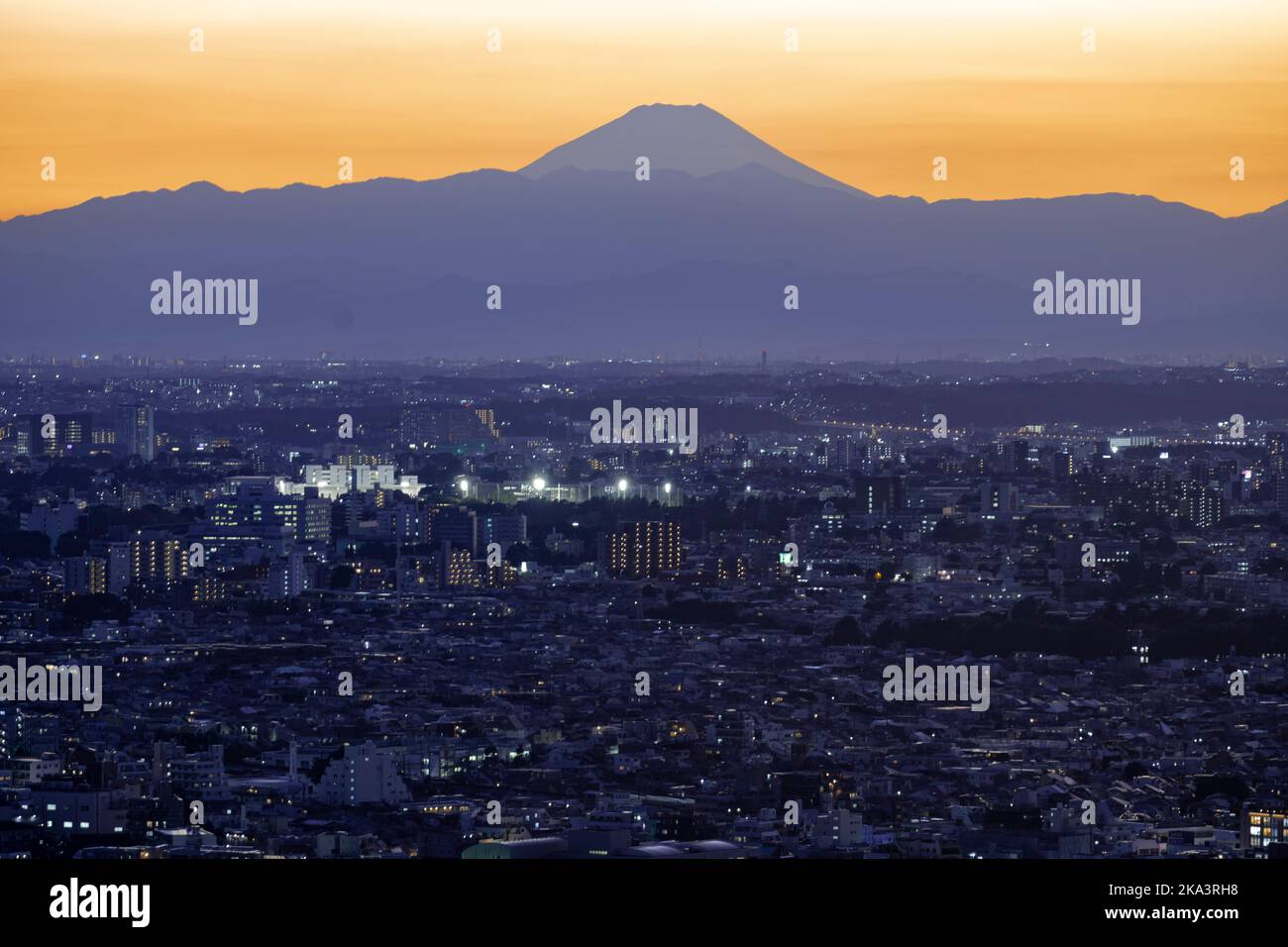 Tokyo, Japan. 31st Oct, 2022. The sun sets over Mt. Fuji (å¯Œå£«å±± ...