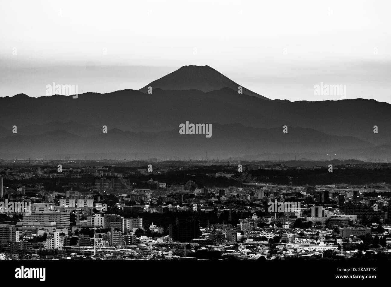 Tokyo, Japan. 31st Oct, 2022. The sun sets over Mt. Fuji (å¯Œå£«å±± ...