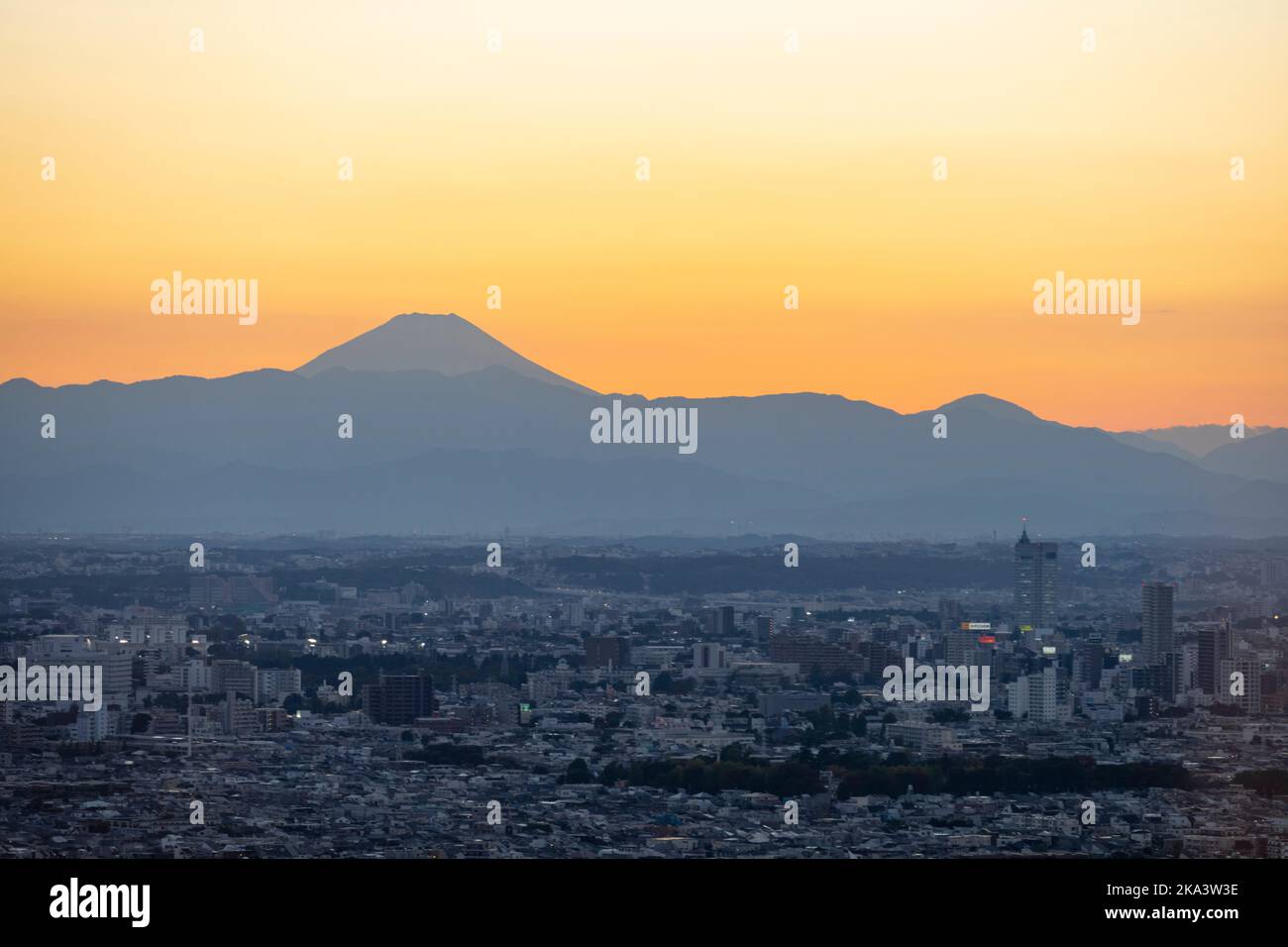 Tokyo, Japan. 31st Oct, 2022. The sun sets over Mt. Fuji (å¯Œå£«å±± ...