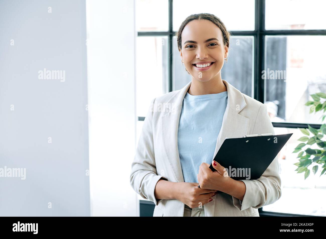 Woman entrepreneur portrait realtor hi-res stock photography and images ...