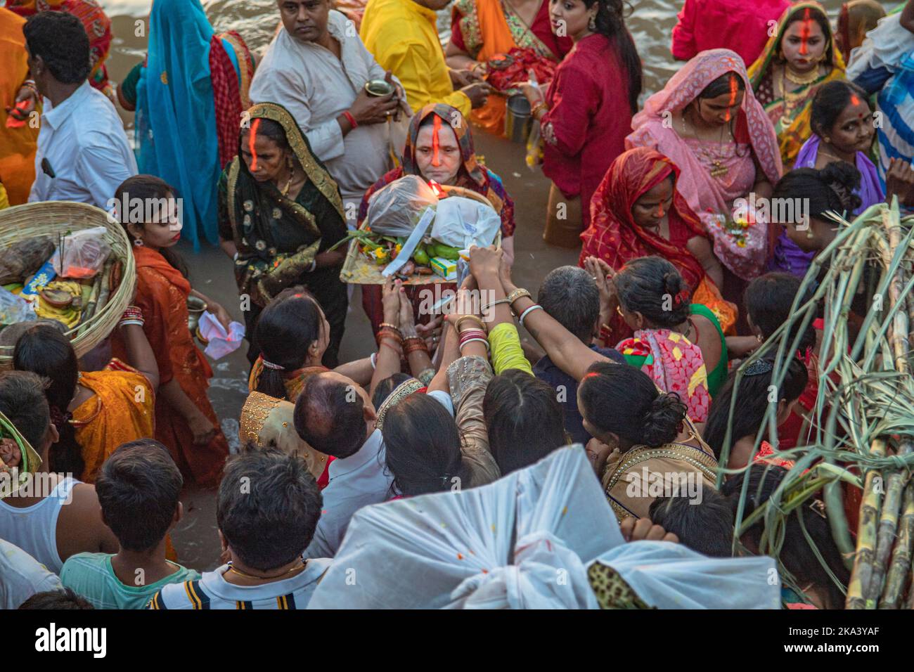 Chhath maiya hi-res stock photography and images - Alamy