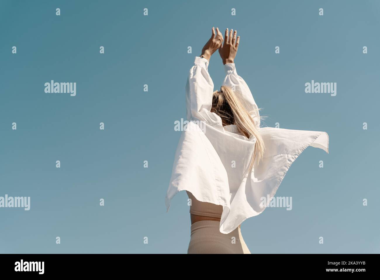 Blonde woman rear view pony tail hi-res stock photography and images ...