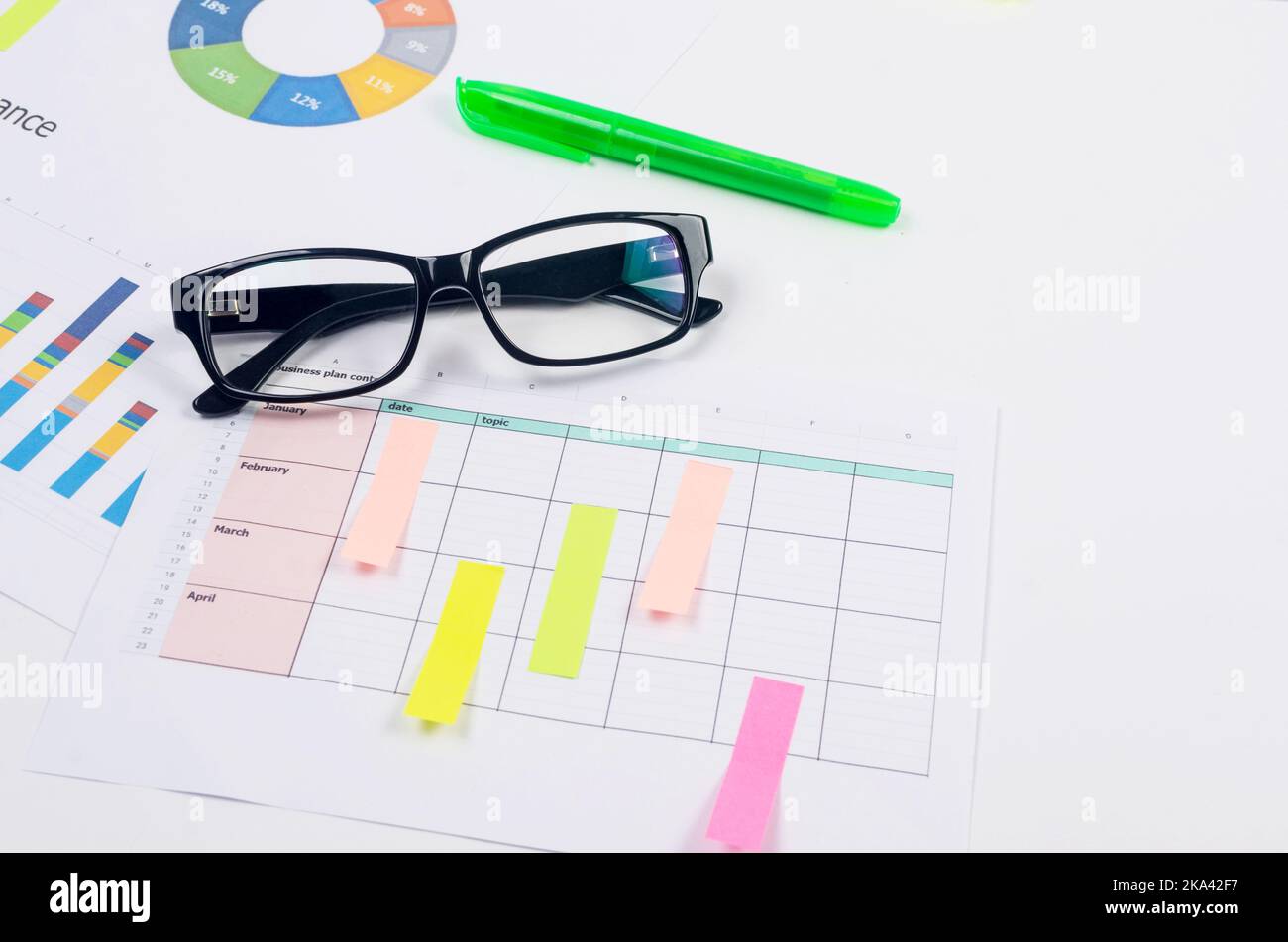 Business background. Financial analysis, accounting, statistics ...