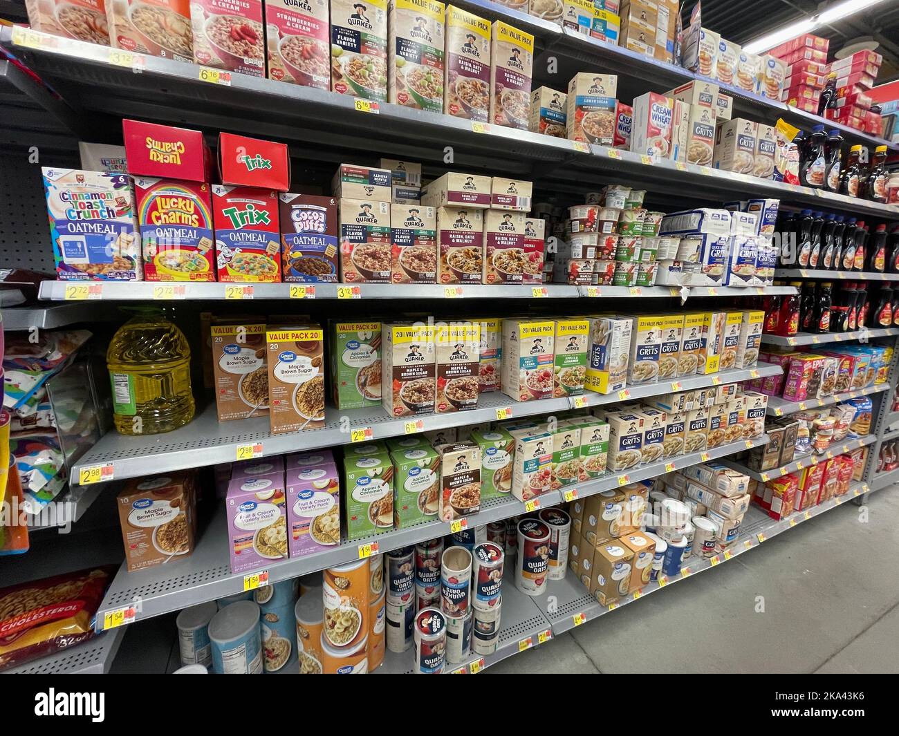 Walmart supercenter grocery supermarket food hi-res stock photography ...