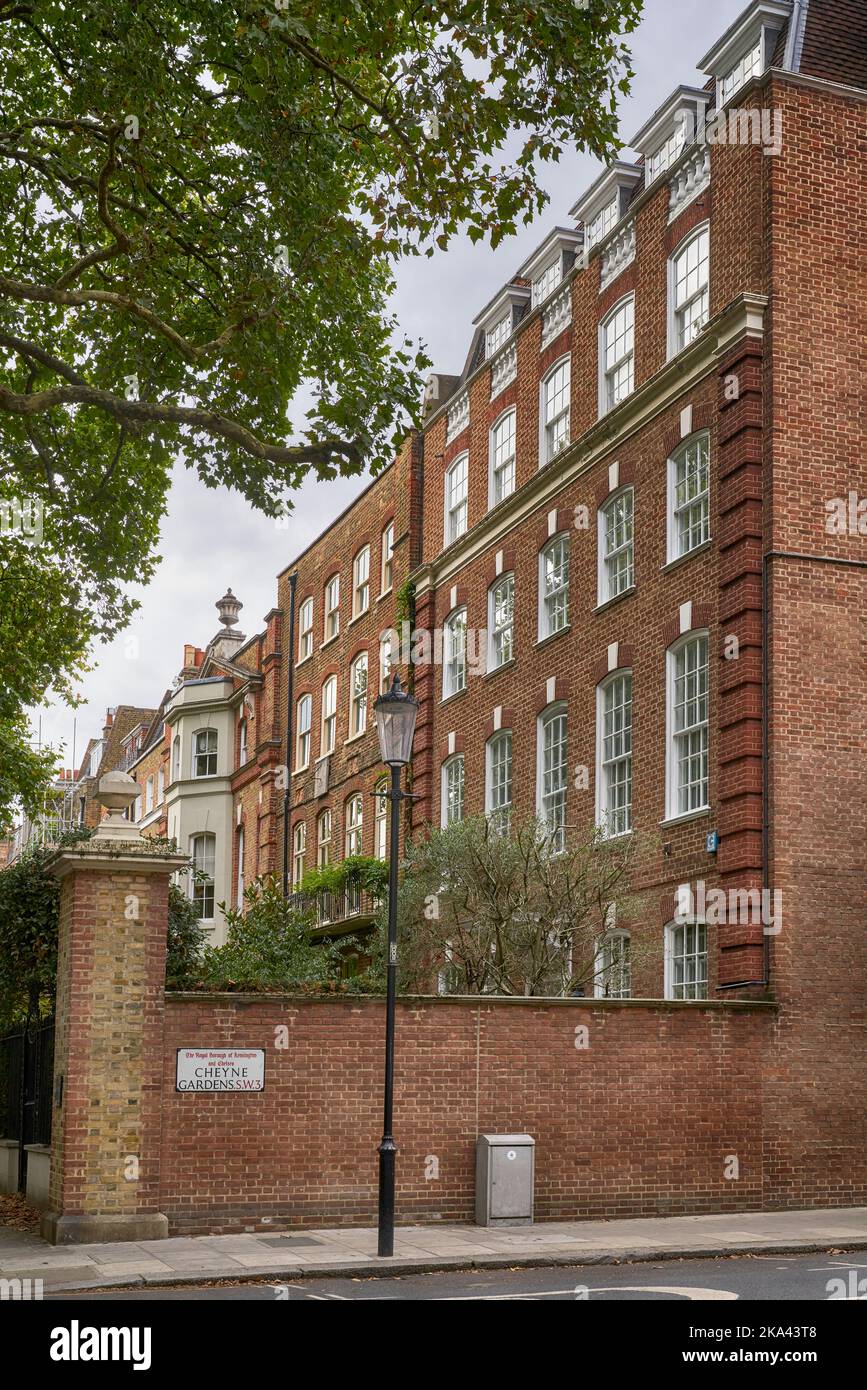 Cheyne walk houses chelsea hi-res stock photography and images - Alamy