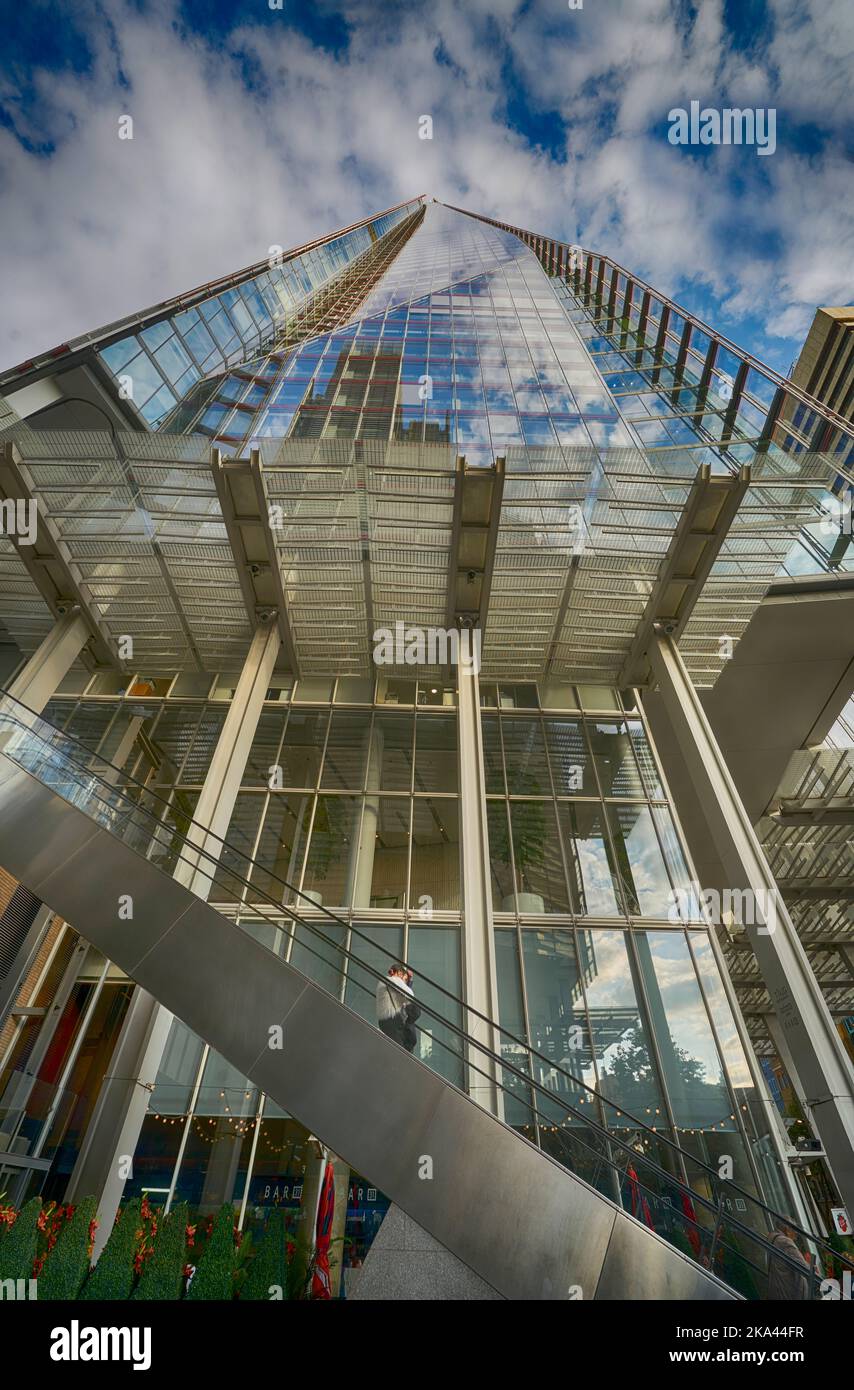 The shard. London. Glass building. Modern building Stock Photo - Alamy