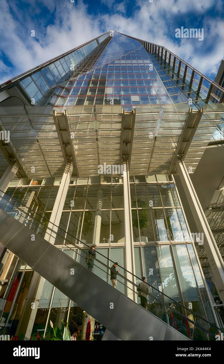 The shard. London. Glass building. Modern building Stock Photo - Alamy