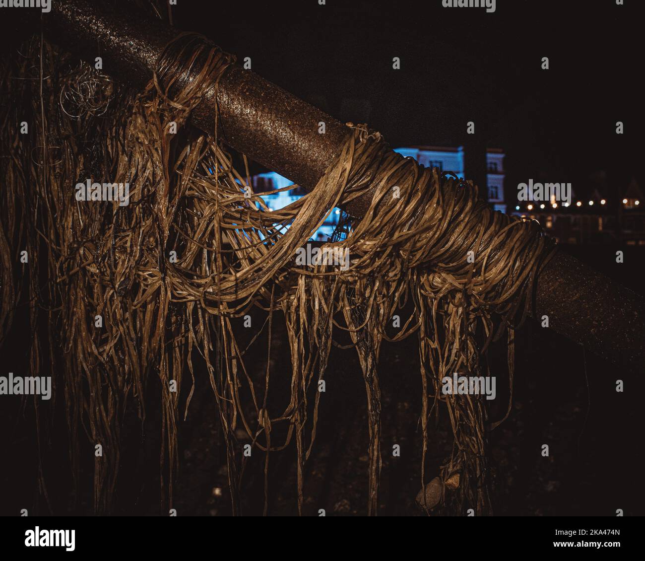 Wrapped metal hi-res stock photography and images - Alamy