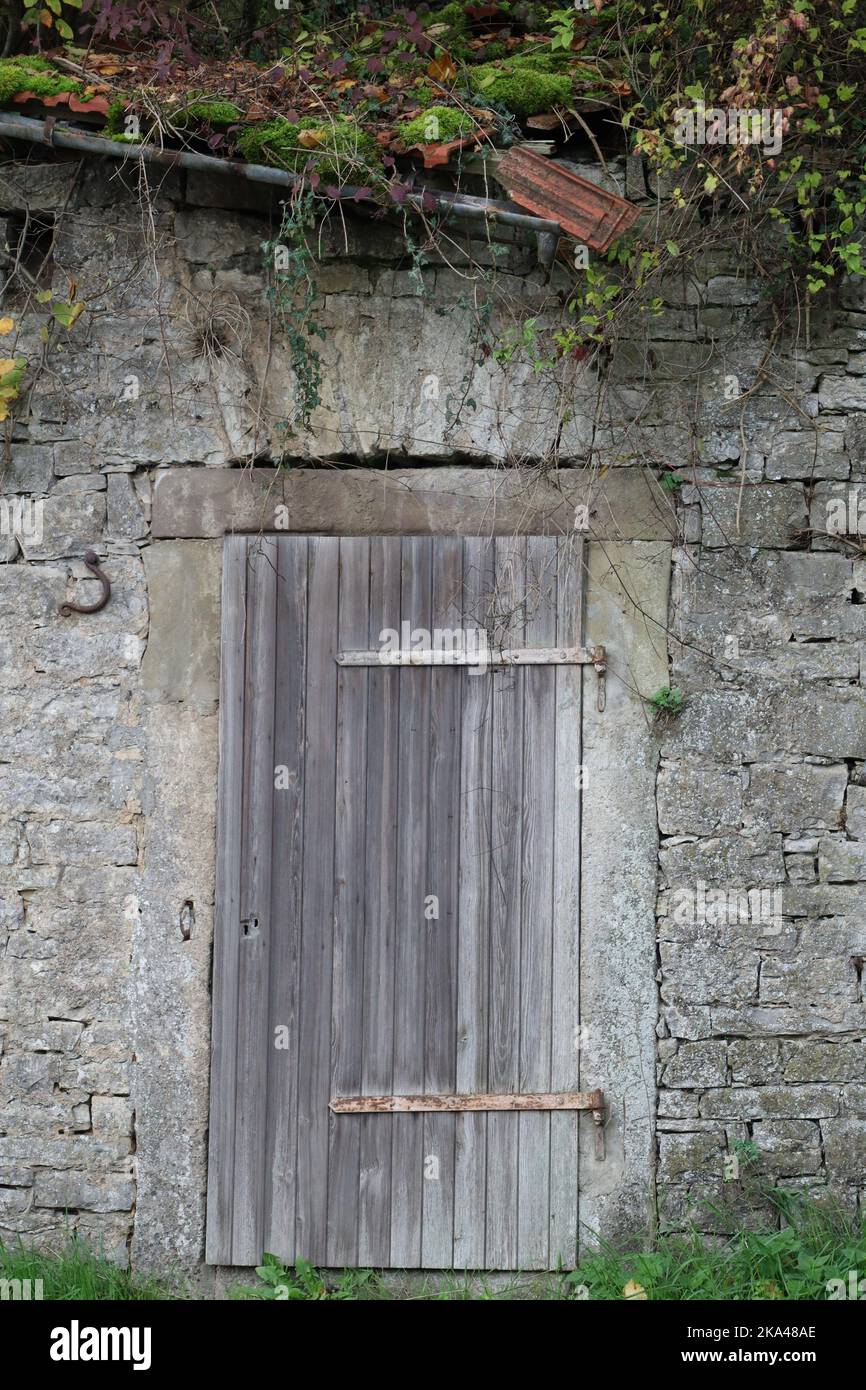 loose Roof tiles wedged over Lintel Stock Photo - Alamy