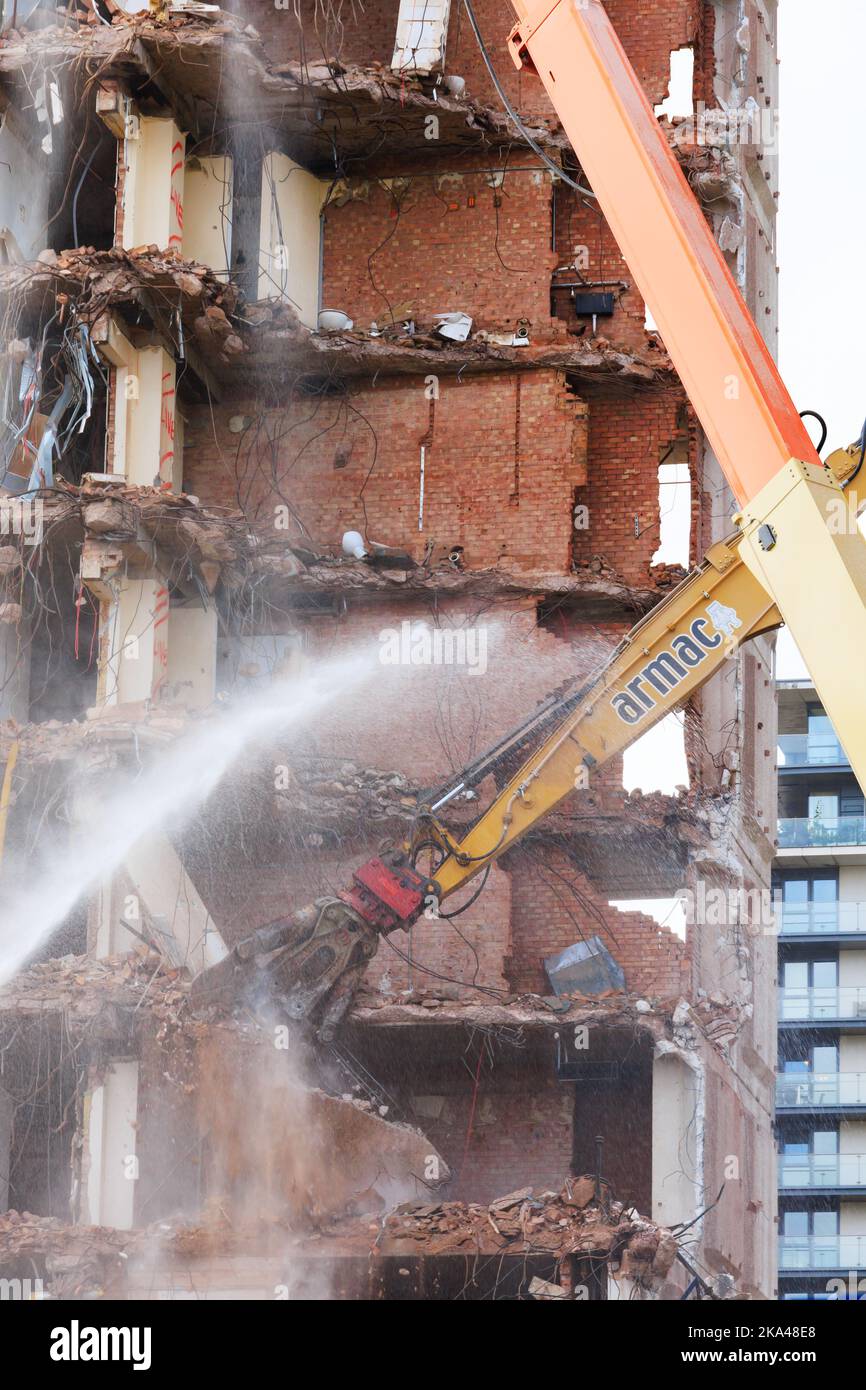 Building demolition crane hi-res stock photography and images - Alamy