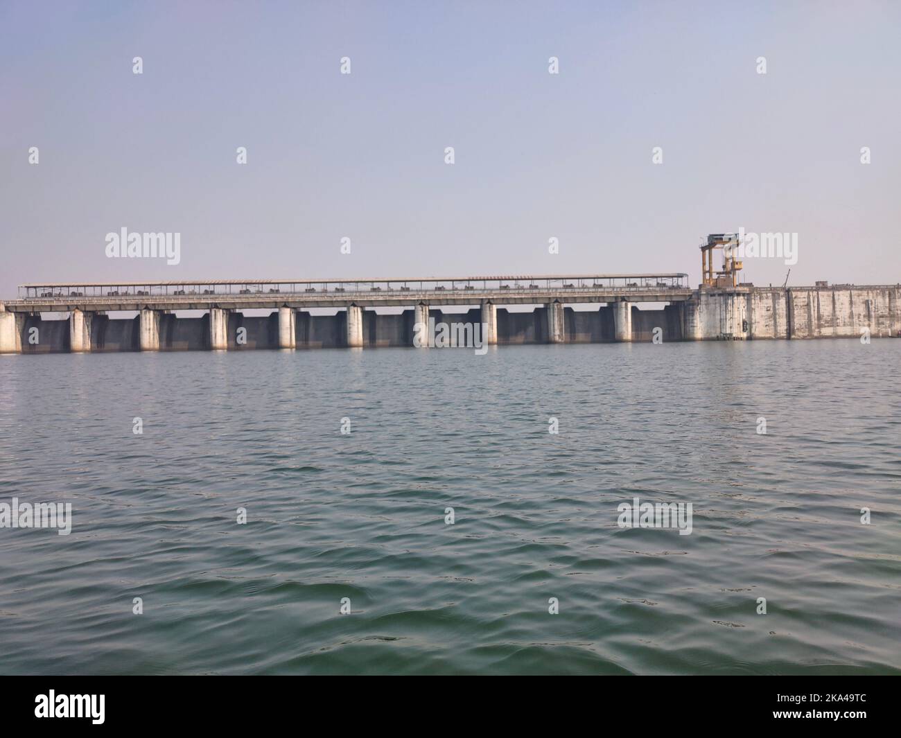 Concrete structure in river hi-res stock photography and images - Alamy