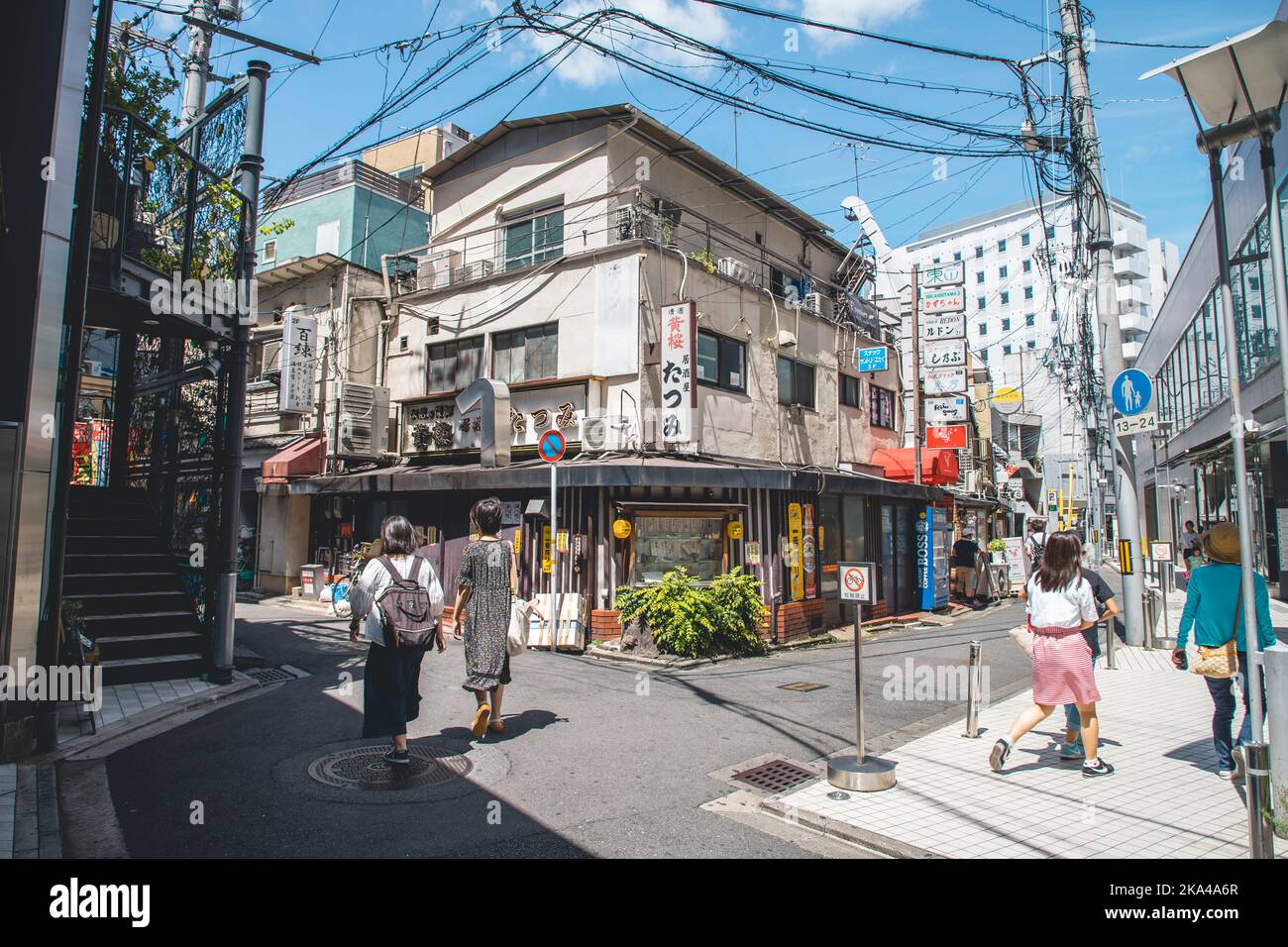Street wires japan hi-res stock photography and images - Alamy