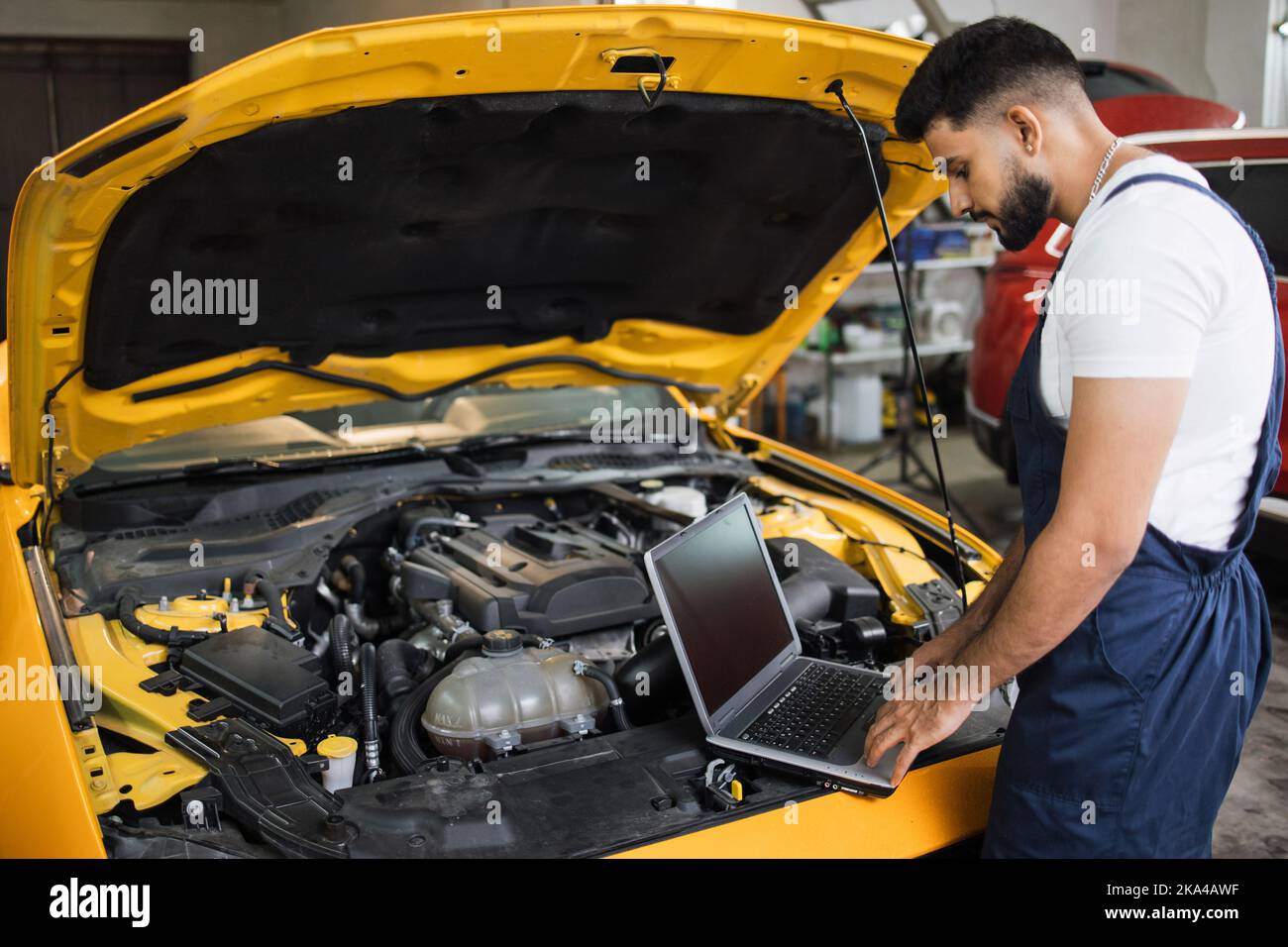 Bearded indian car mechanic hi-res stock photography and images - Alamy