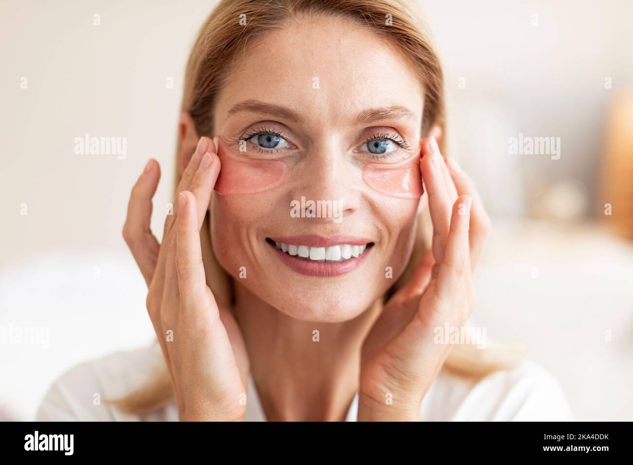 Dermatology camera hi-res stock photography and images - Alamy