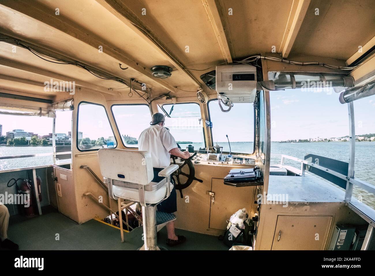 Ship captain cabin hi-res stock photography and images - Alamy