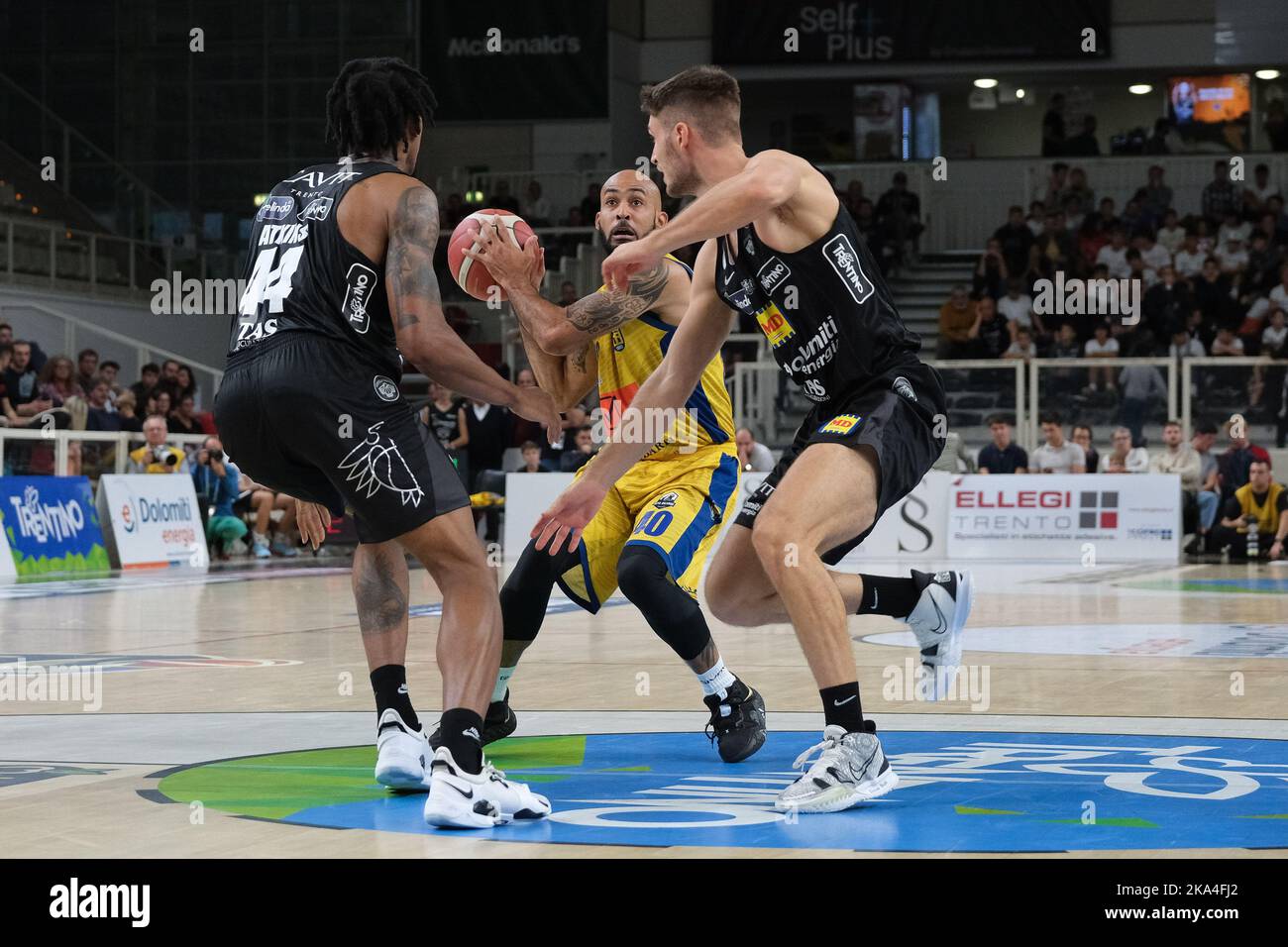 Campeonato italiano de baloncesto hi-res stock photography and images ...