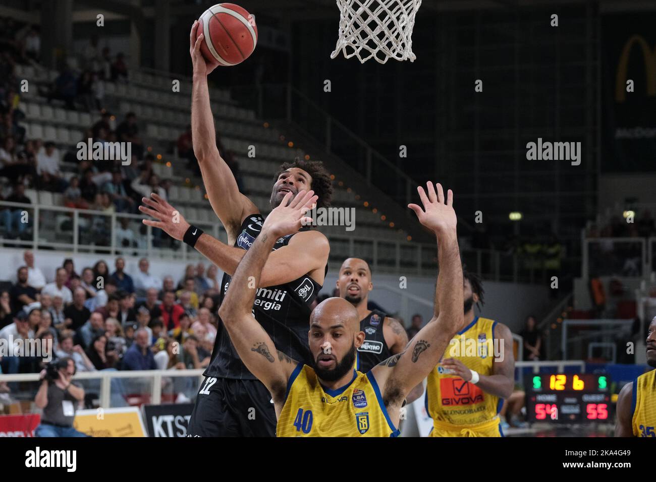Campeonato italiano de baloncesto hi-res stock photography and images ...