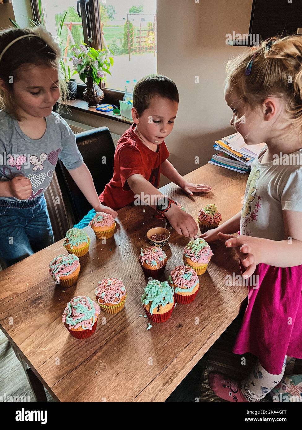 Children decorating cupcakes together hi-res stock photography and ...