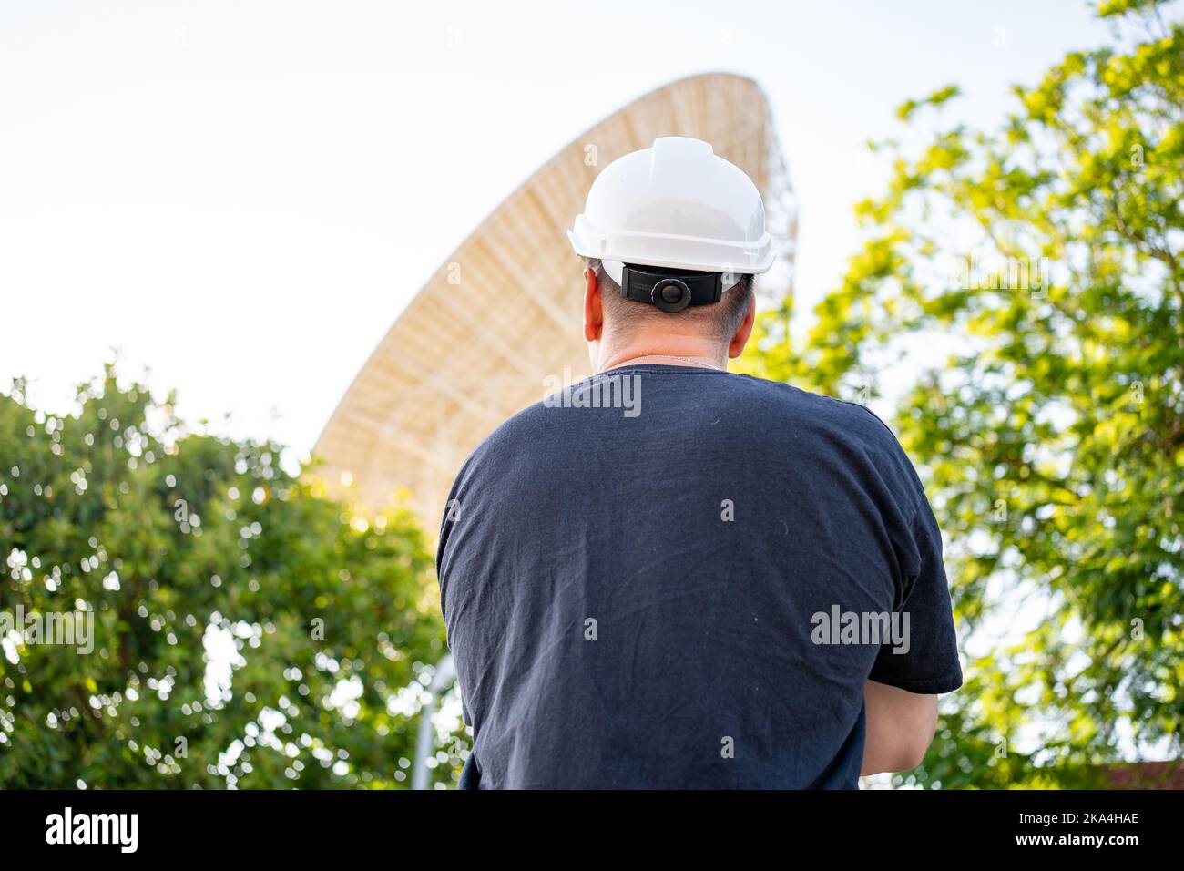 Engineer looking earth based astronomical radio telescope. Radio ...