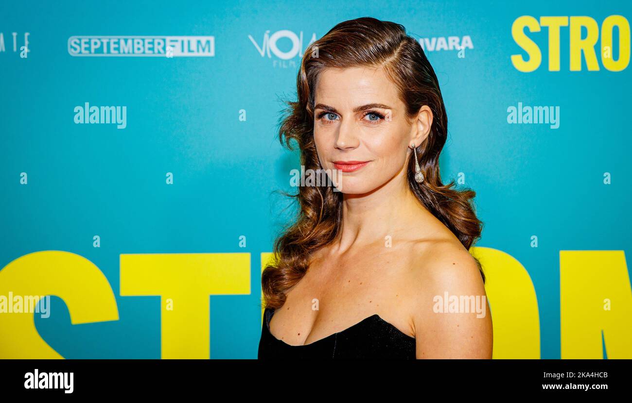 2022-10-31 20:11:52 AMSTERDAM - Elise Schaap on the red carpet prior to ...