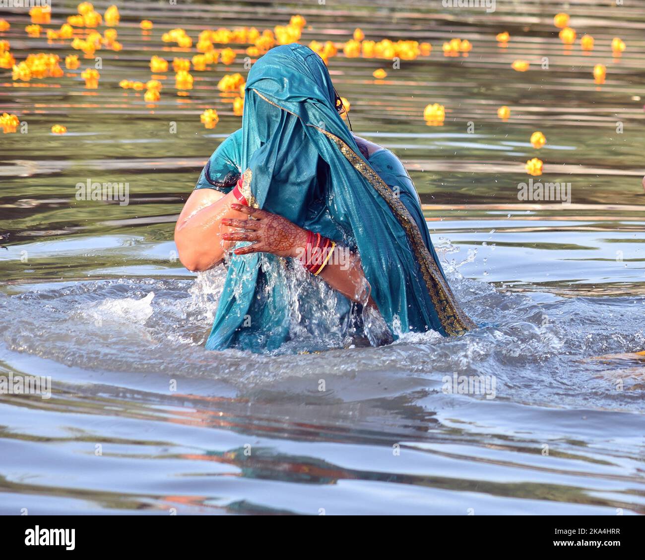 BIKANER, Rajasthan, India. 30th Oct, 2022. Devotees perform rituals ...